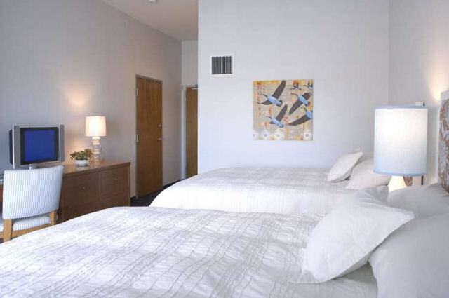 New Buffalo Michigan Hotels - Marina Grand Resort (Waterfront Hotel)
